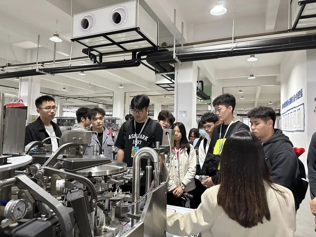 Teachers and students from the Mechanical and Electrical Engineering of ...